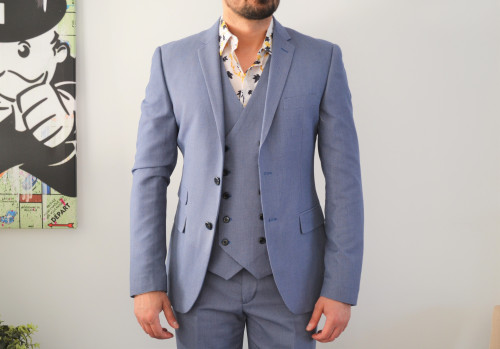 Les costumes chic de qualité pour homme